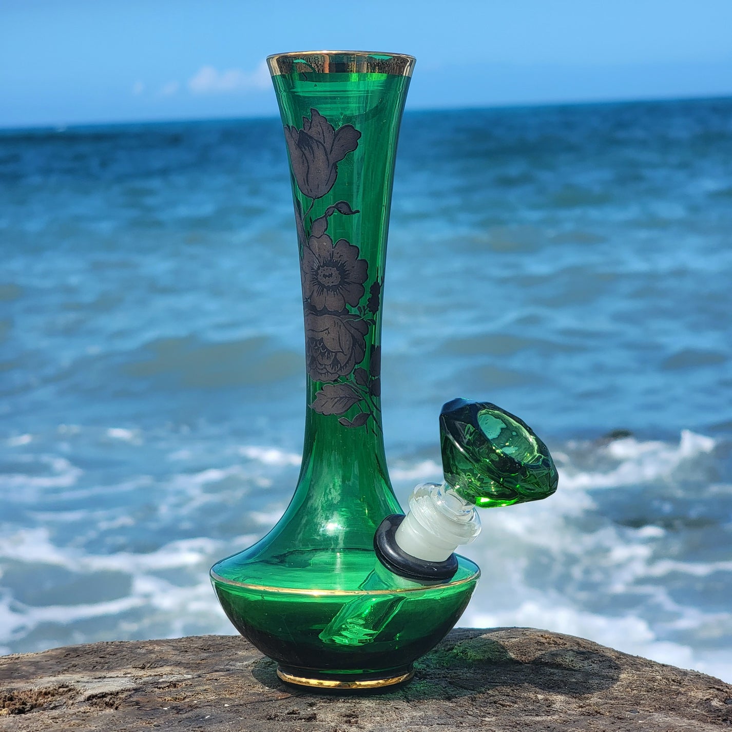 "Emerald Opulence" Vintage Glass Vase Bong – Bongs In Paradise