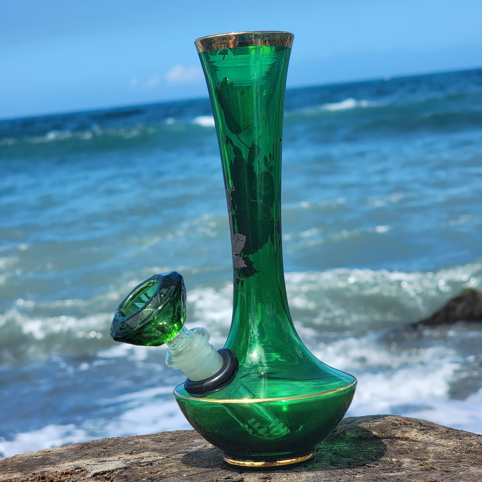"Emerald Opulence" Vintage Glass Vase Bong – Bongs In Paradise